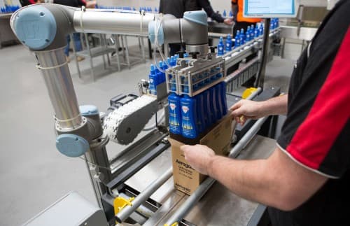 COBOTS TAKE THE STRAIN OUT OF CASE PACKING AND PALLETISING | Industry ...