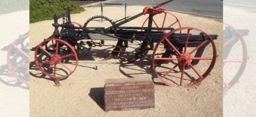 Farmer John stumps the doubters with his international hydraulic bolt ...