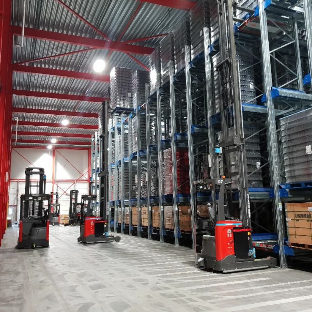 AGVs GAIN THE FLEXIBILITY TO RULE THE WAREHOUSE | Industry Update ...