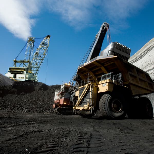 ADANI DELAYS RENEWABLES INVESTMENT | Industry Update Manufacturing Media