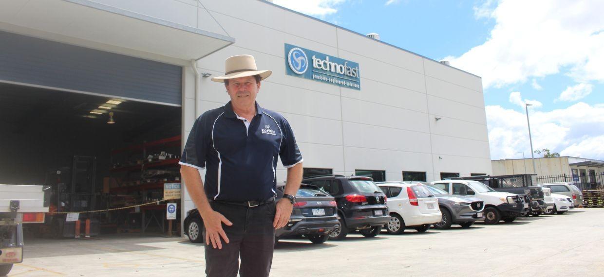 Farmer John stumps the doubters with his international hydraulic bolt ...