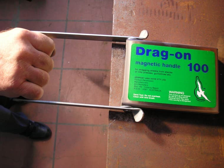 GRIP AND HANDLE STEEL SHEET WITH A MAGNETIC HANDLE | Industry Update ...